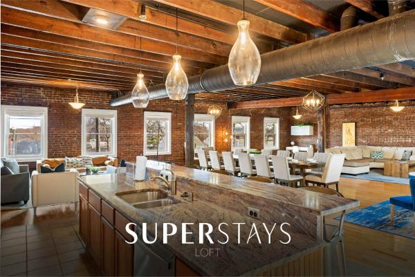 King Penthouse Sleep8 4bed 3br 2ba Swepson Loft - 路易維爾