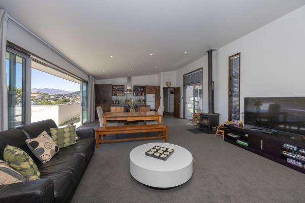 Wanaka Bach With Mountain Views - Wanaka