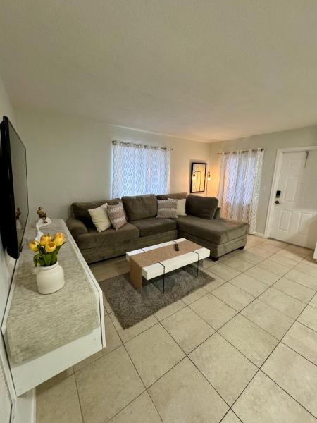 Apartment In Hollywood Close To Beach & Shops 101 - Pembroke Pines, FL