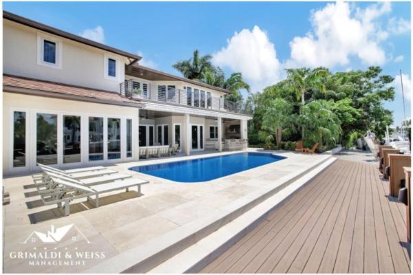 Elegant Waterfront Estate 6br- 6.5ba - Plantation, FL