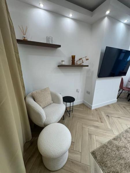 The Upper Tooting Beauty - 2bed Ground Floor Flat - Surbiton