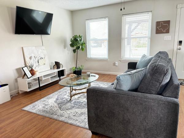 2 Bed 2 Bath Modern Farmhouse In Old Town Spring - Spring, TX