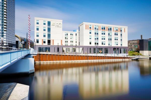 Aloft Hotel Milwaukee Downtown - Milwaukee