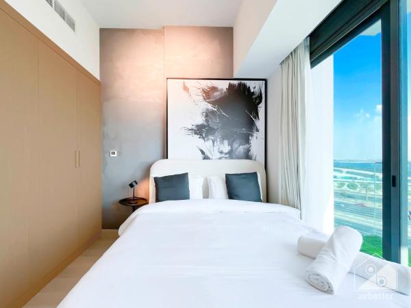 Breath Taking Studio With Balcony & Stunning Views - Dubai Airport (DXB)