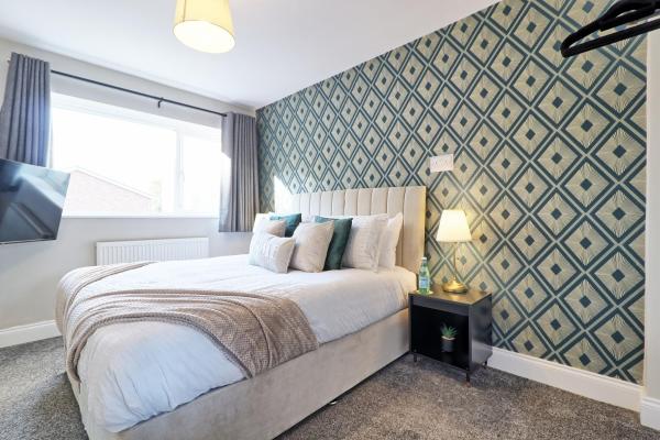 Colchester - 5 Bedrooms - Sleeps 10 - Long Term Stays - Business - Contractors - Families - Colchester Zoo