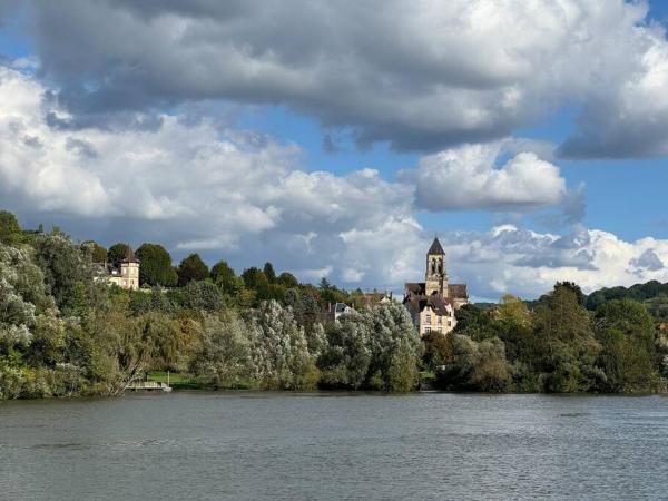 Petite Maison Indépendante Avec Parking - La Roche-Guyon