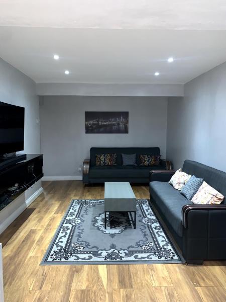 Everything You Need I Super Comfy I Sleeps 7 I Wifi I Parking I 4bdr - Dagenham