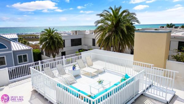 Luxury Condo, Ocean Views, Rare Rooftop Sundeck - Siesta Key, FL