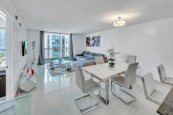 Amazing 28th Floor Unit With Parking - Miami, FL