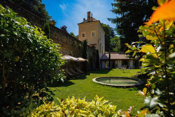 Lyon Country House - Suites & Tour De Garde - Bron