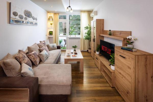 Spacious With Lovely Terrace - Sofya