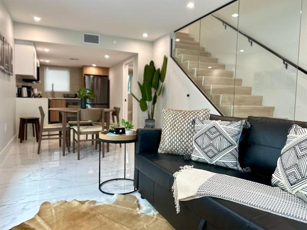 Townhouse In Heart Of South Beach Miami Steps To Sea - South Beach, FL