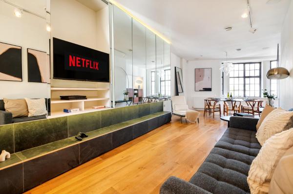 Apt With Aircon 3 Bedr, 4 Beds, 2 Bath Trafalgar Sq - London