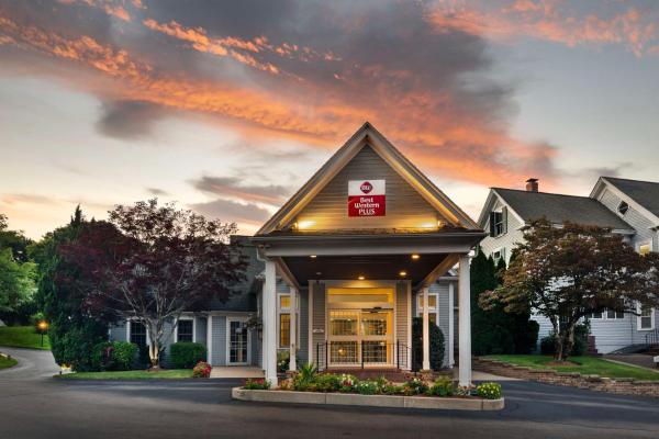 Best Western Plus Cold Spring - Cape Cod, MA