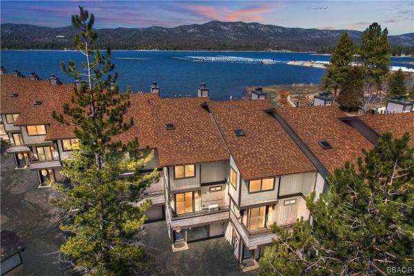 Shores Lakefront Condo - Walk To Village, Lake Views, Deck With Bbq - Big Bear Lake, CA