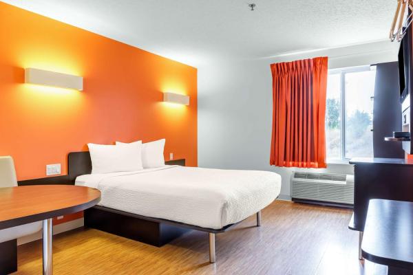 Motel 6-swift Current, Sk