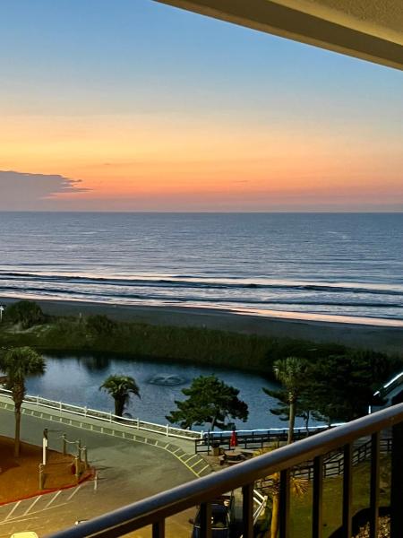 Luxe By The Sea - 5-star Beachfront Escape - Surfside Beach, SC