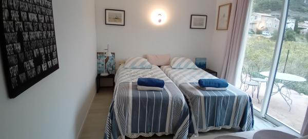 La Vie En Rose, A Room With A View! - Roquebrun