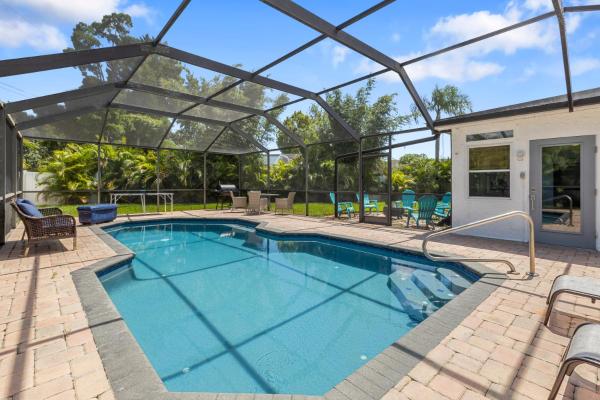 Relaxing Coastal Comfort - Heated Pool - Clearwater, FL