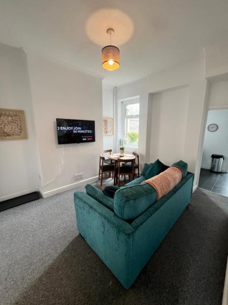 Live Like A Local In Barry, 4-bed Home Near The Beach, Dog-friendly, With All The Gavin & Stacey Charm! - Barry