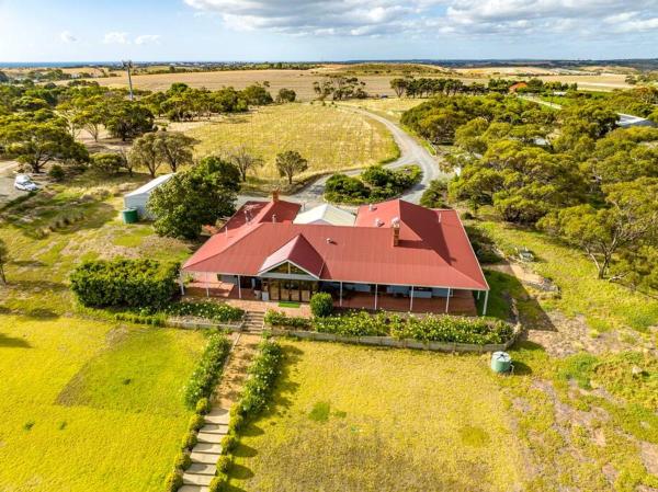 Condor Estate Spacious With Vineyard & Fireplace - Willunga