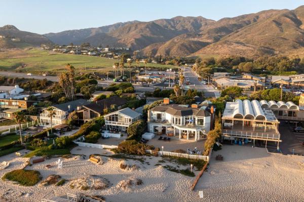 Malibu Dunes By Fieldtrip Expansive Hamptons-style Estate W Private Beach Backyard - Malibu, CA
