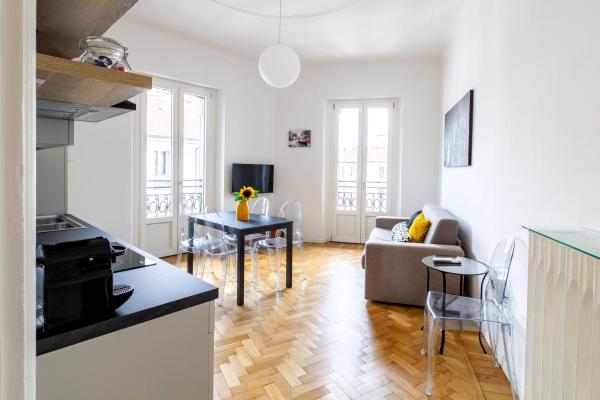 Apartment In Historic Building- Porta Venezia - Milánó