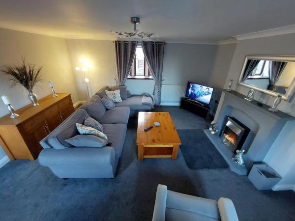 The Farm House Modern Spacious 2 Bedroom Home At Tong Road Leeds Perfect For Contractors Free Secure Parking - Leeds