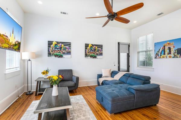 Fabulous Cottages With City Views - Metairie, LA