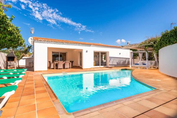 Villa Raquel Bosch - Islas Baleares