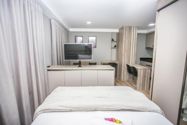 Studio Com Cama De Casal E Sofá - All1621 - Araucária