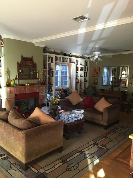 Elaine's Hollywood Bed & Breakfast - Los Angeles, CA