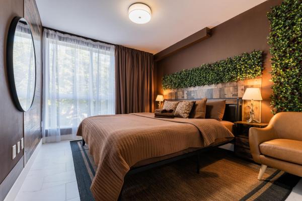 Miami Wood Apart Hotel New 2025 - Private Terrace - Parking - Beach 5 Min - Dania Beach, FL