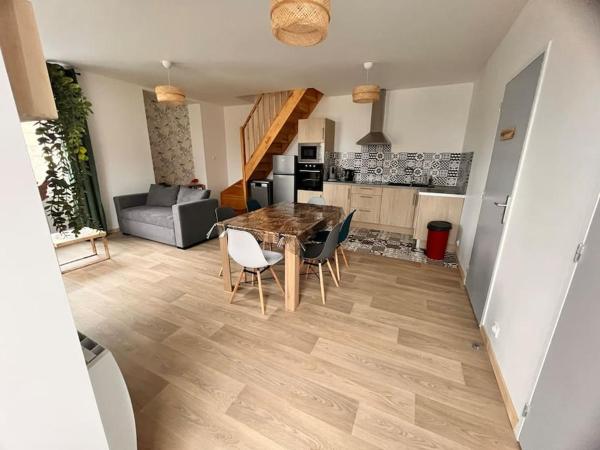 Maison Rénovée Dans Petit Village - Chalmazel