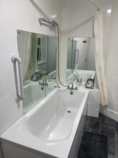 2a Pier Road - Arundel