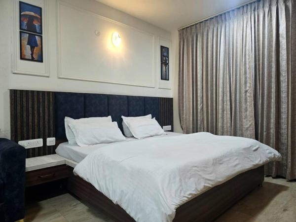 The Blue Moon Of Josephine - Jaipur