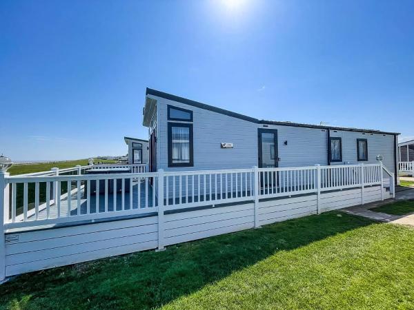 Beautiful Lodge With Full Sea Views At Broadland Sands In Suffolk Ref 20235bs - Great Yarmouth