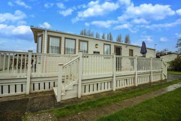 6 Berth Caravan With Decking At Manor Park In Hunstanton Ref 23017h - Hunstanton
