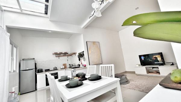 Villa La Mansion Lembang - 2br For 2-6 Guest Stay - Ciater