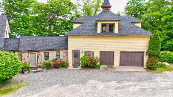 Waterfront 1-bedroom With Deck - Lake Winnipesaukee, NH