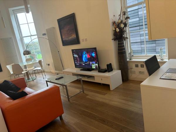 Spacious One Bed Quartermile Apartment With Breathtaking Park Views - V Central - Leith