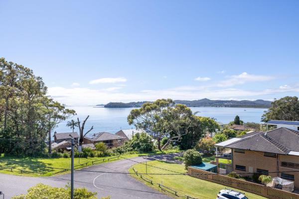 Wanda Up, 80 Randall Dr - Spectacular Views, Aircon And Wi-fi - Salamander Bay