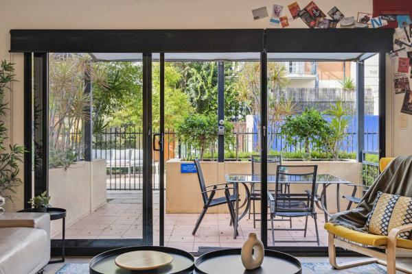 Spacious 3-level Townhouse With Pool In Northbridge - Perth