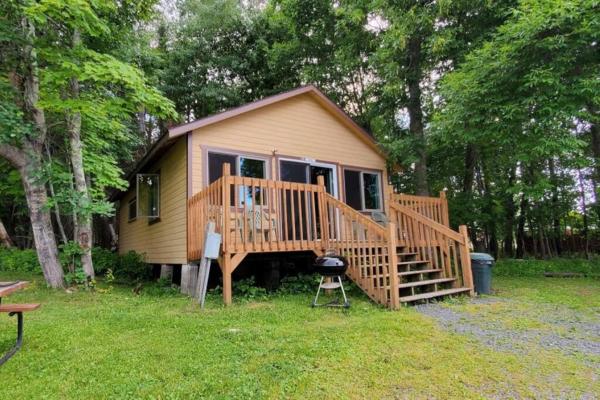 Quiet 2 Bedroom Bass Cabin In The Trees - Rainy Lake