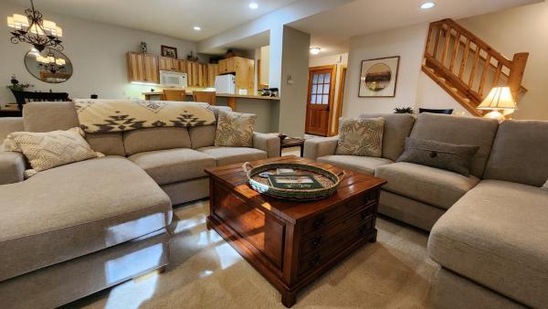 Woods Way Hideaway - Minutes From Petoskey & Harbor Springs - Close To Beaches, Skiing & More! - Petoskey, MI