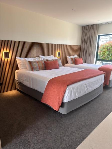 The Lakes Motel -