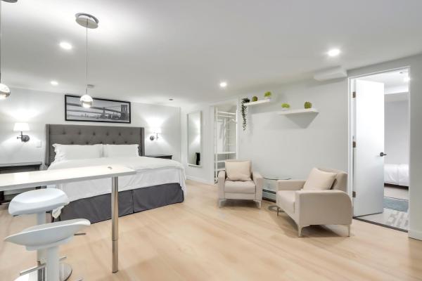 Classic King Size Guest Suite - New Westminster