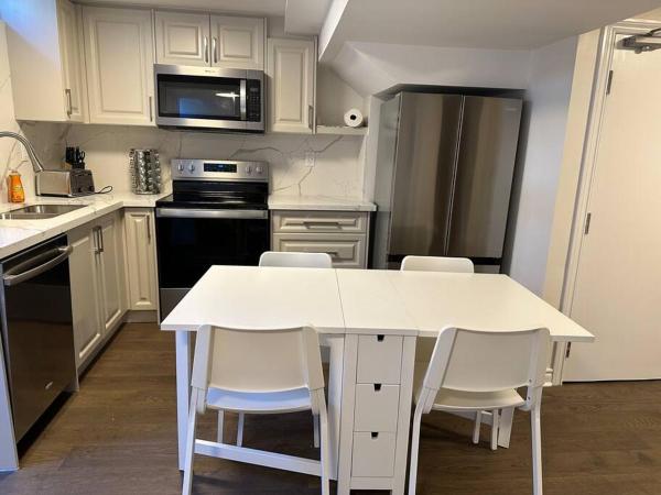 Cozy Home Away In Ajax 2 Br 1 Bath 4 Guests - Pickering