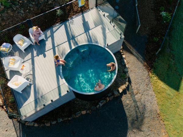 Luxury Group Retreat Pool Sauna Hair Makeup Room - Maleny