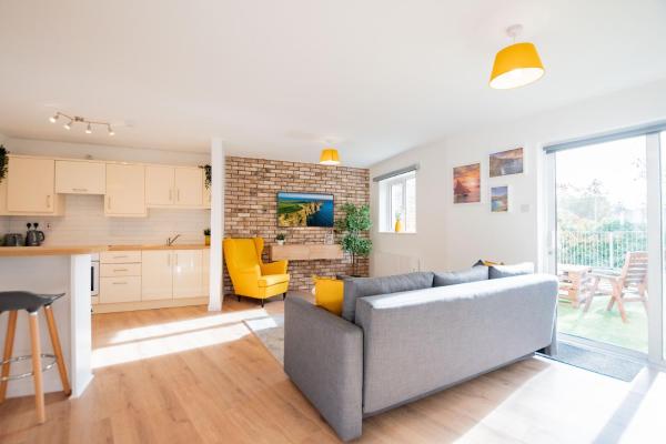 City Centre Escape With Large Terrace, Sleeps 7 - Galway